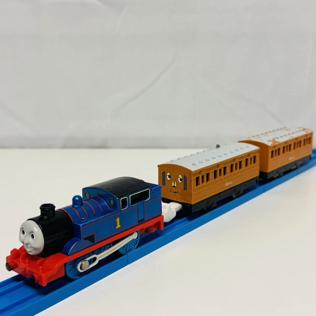 THOMAS & FRIENDS - TOMY/ TRACKMASTER - STEAM ALONG THOMAS RUNNING BUT ...