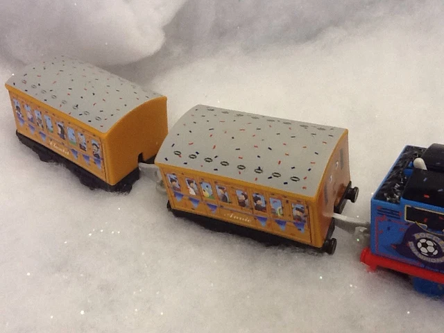 THOMAS & FRIENDS - Trackmaster Red Vs Blue Thomas, New £52.00 - PicClick UK