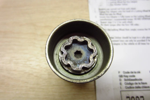 GENUINE KIA LOCKING Wheel Nut Socket Key Code 7087 Part Number ...