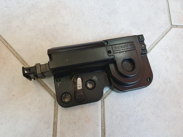 VW T5 TOUAREG Zuziehhilfe Heckklappe Schloss Schließkeil 7L0827511E £58 ...