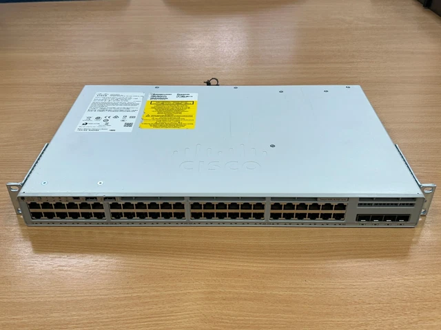 INTERRUTTORE CISCO C9200L-48P-4G-E V01 - PICCOLO CHIP NEL PANNELLO ...