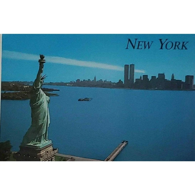 STATUE OF LIBERTY Twin Towers Hudson River Manhattan Skyline New York ...