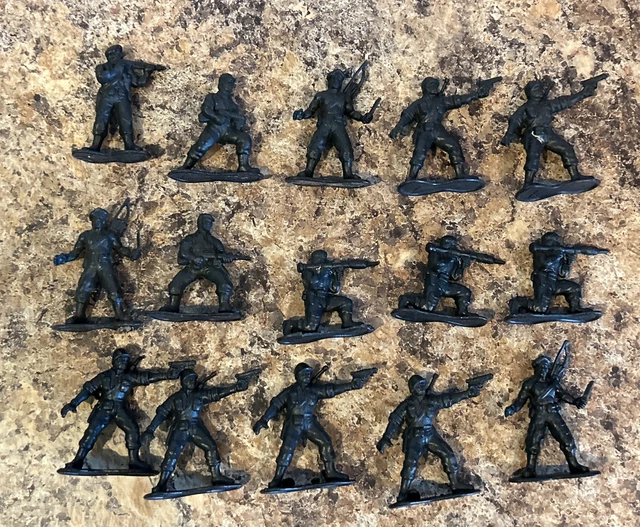 VINTAGE ARCO BLACK Army Men Plastic Toy Soldiers - Lot Of 15 $9.99 ...