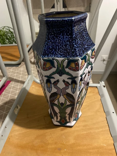 GRAND VASE SIGNÉ Amphora, Turn-Teplitz (Czecho-Slovakia), vers 1920 ...