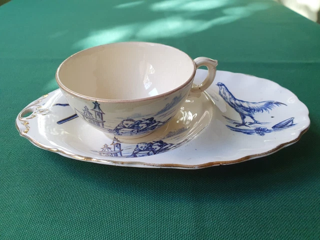 TASSE EGOÏSTE EN faïence XIX ème (Coq, Papillon, style Asiatiques ...