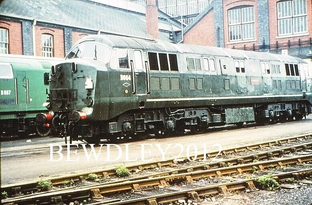 DUPLICATE 35MM SLIDE WARSHIP D604 SWINDON WORKS 9/4/1961 COLOUR-RAIL £3 ...