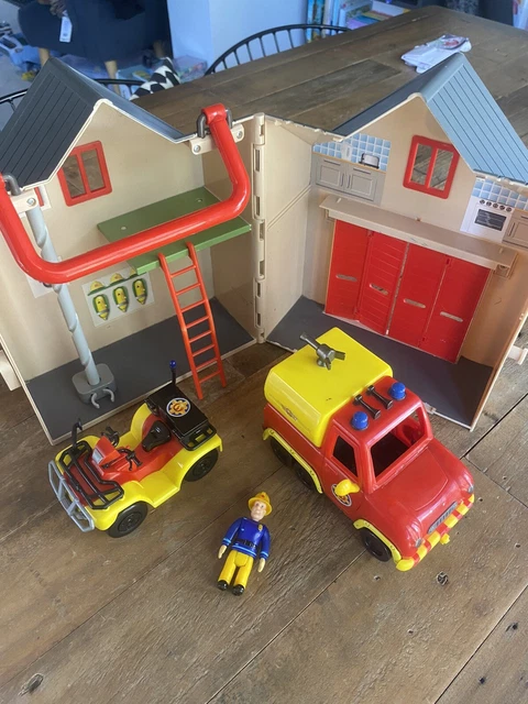 FIREMAN SAM FIREHOUSE Play set With Additional Vehicles $20.42 ...