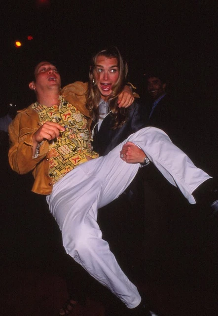 DIA BROOKE SHIELDS und Rob Schneider 1996 KB-format Fotograf P10-21-3-4 ...