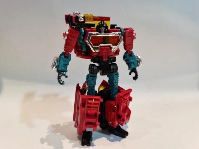 TRANSFORMERS CLASSICS UNIVERSE Generations CHUG Perceptor Reveal the ...