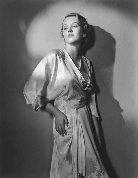 ACTRESS PHYLLIS BROOKS Modeling Clothing 1935 OLD MOVIE PHOTO £5.63 ...