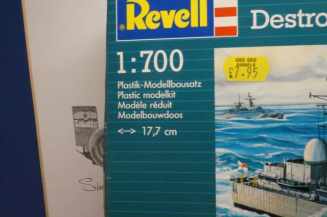 REVELL MODELS -H.M.S SHEFFIELD destroyer - 1/700 SCALE MODEL BOAT KIT ...