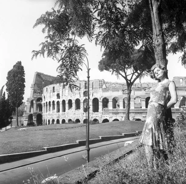 HELEN STEWART POSING for a photoshooting Rome 1960 Historic Old Photo 7 ...