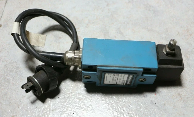 ORIGINAL HONEYWELL LIMIT Switch Type 11ZS2-N31 DIN 43694 EN50041 DE £18 ...