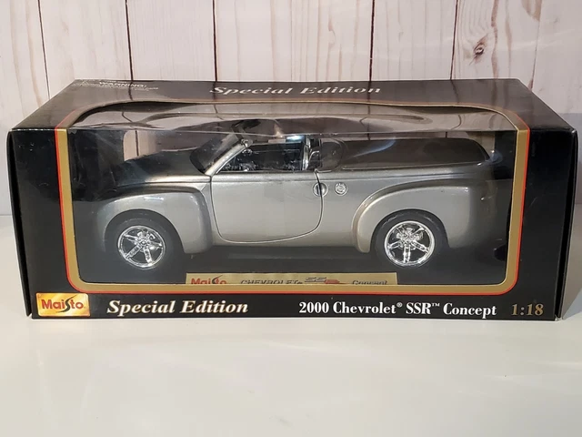MAISTO 2000 CHEVY SSR Concept GM Prototype 1:18 Scale Diecast Model ...