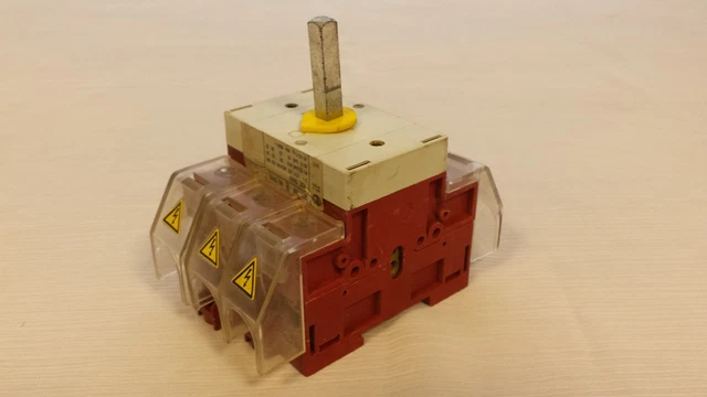 INTERRUPTEUR PRINCIPAL COMMUTATEUR Rotatif 80A 660V IEC 408 BS 5419 VDE ...