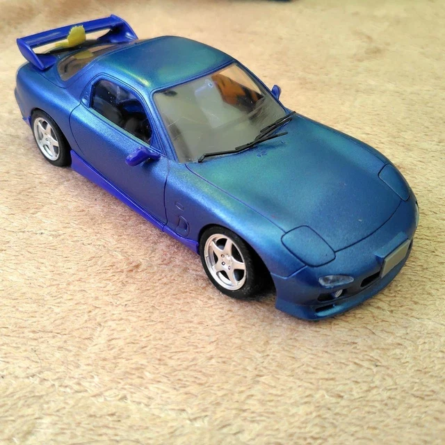 MAZDA RX7 FD3S 124 Scale Plastikmodell blau mit Rädern und Heckflügel ...