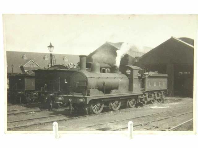 ANTIQUE MONOCHROME PICTORIAL railway train postcard LNER 7516 steam ...