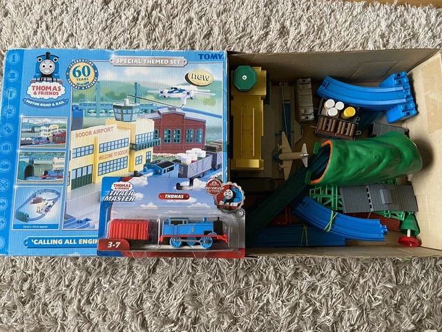 TOMY TRACKMASTER THOMAS tank engine Calling All engines Airport train ...