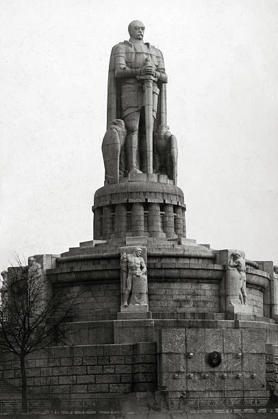 BISMARCK MEMORIAL IN memory of Prince Otto von Bismarck 1920 OLD PHOTO ...