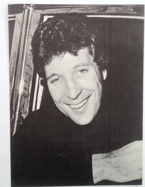 TOM JONES 'SMILING in the 1960s' magazine PHOTO/Poster/clipping 11x8 ...