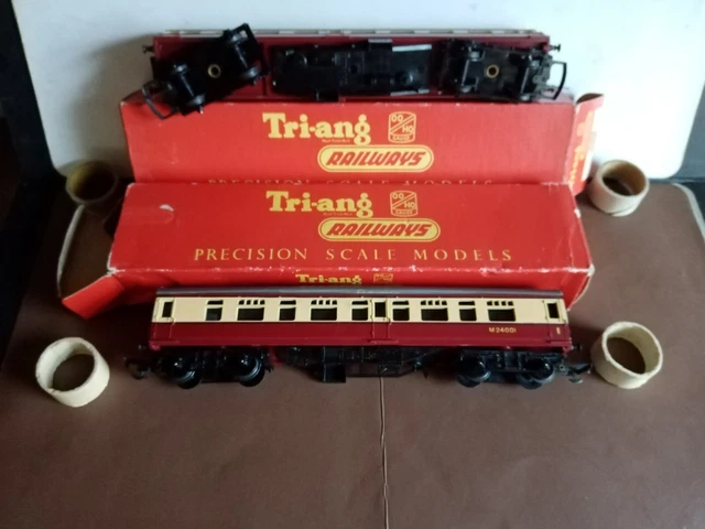 (TWO) TRI-ANG `OO` R29 MAIN LINE COMPOSITE COACHES `MAROON/CREAM` Boxed ...