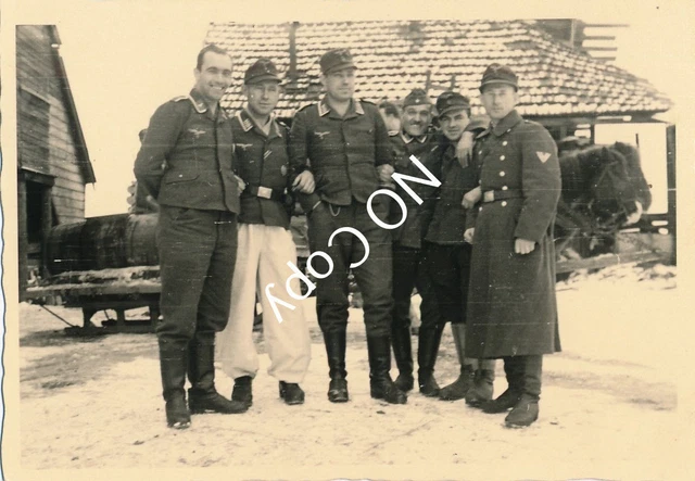 WEHRMACHT FOTO WW2 Staraja Russa Soldaten Kameraden 1942 X146 EUR 34,90 ...