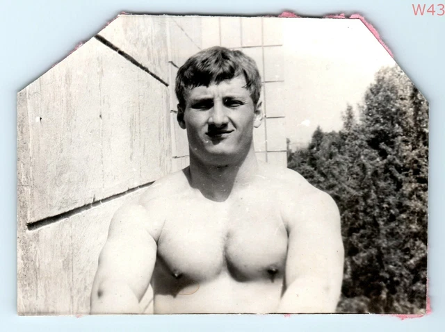 SHIRTLESS MAN MUSCULAR Bodybuilder Life goard BodyGuard VINTAGE PHOTO ...