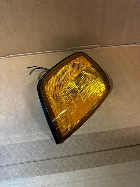 MERCEDES W124 INDICATOR Right Sidemarker Sml USA £65.90 - PicClick UK