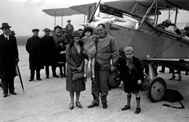 CAPTAIN MALCOLM CAMPBELL Stands By Plane With His Family 1928 OLD PHOTO ...