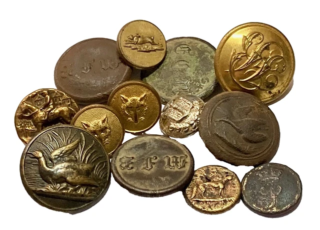 JOB LOT COLLECTION of ANTIQUE HUNTING LIVERY BUTTONS many in brass ...