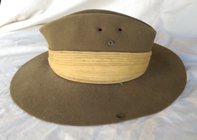 WW2 AUSTRALIAN SLOUCH hat, puggaree, Dog tags, badges. 2/3rd Field Art ...