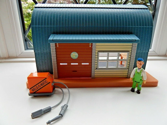 FIREMAN SAM - Mike Flood Figure With Mike's Workshop And Weld-O-Matic ...