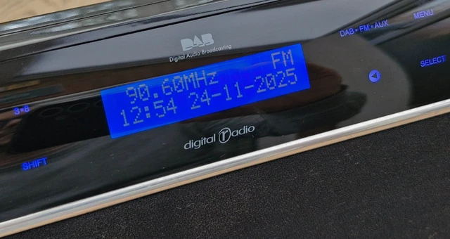 MAGICBOX TOUCH DAB Radio With Built In Fm Tuner And Aux Output Vg ...