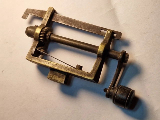 ANTIQUE CLOCK MAINSPRING Winder Replacing Clock Springs watchmaker tool ...