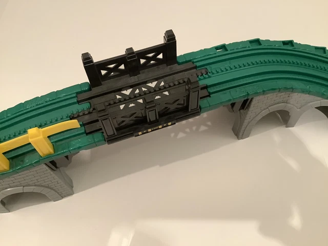 FISHER PRICE GEOTRAX GREEN HILL WITH TUNNELS AND BRIDGE LOT of 3 PIECES ...