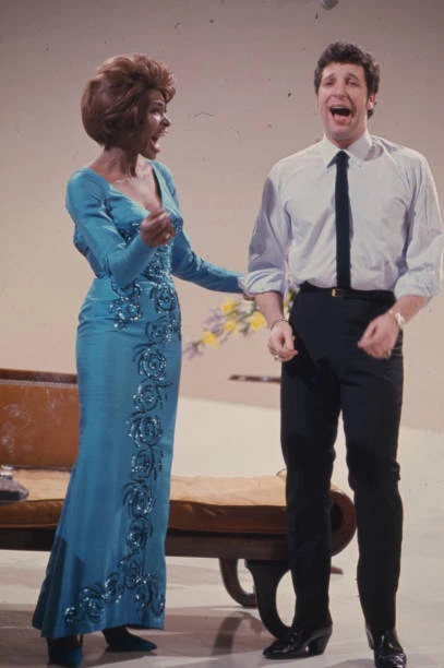 WELSH SINGER TOM Jones Performs With American Soul Singer Maxi 1960s ...