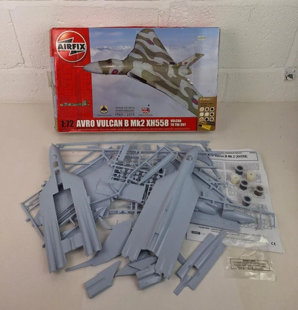 AIRFIX AVRO VULCAN B Mk 2 XH558 model construction kit 1/72 scale £25. ...