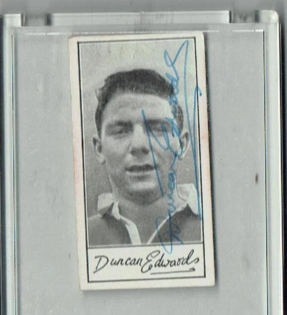 DUNCAN EDWARDS SIGNED 1956 Barratt Famous Footballers card #40 ...