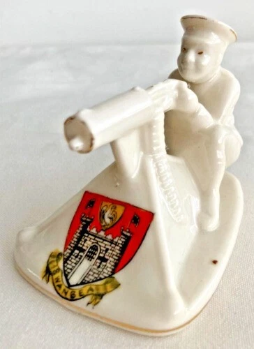 ANTIQUE WW1 CRESTED china soldier Tommy with his Machine Gun Swansea ...