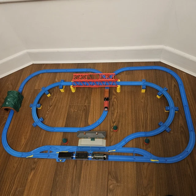 TOMY TRACKMASTER THOMAS The Tank Engine Bridge Set With Emily & Victor ...