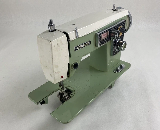 VINTAGE DRESSMAKER SEWING Machine Model Number 205 For Parts or Repair ...