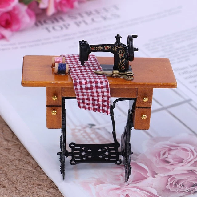 DOLLHOUSE DECOR MINIATURE Furniture Wooden Sewing Machine for Dolls ...