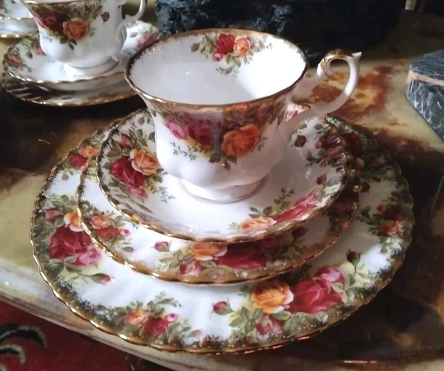 ROYAL ALBERT OLD Country Roses 4 Piece Place Setting Bone China England ...