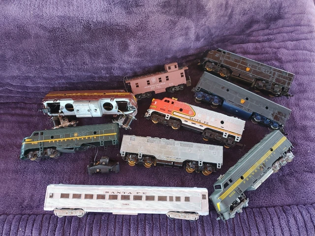 VINTAGE 1970S TYCO HO scale electric train set Santa Fe engine SOLD AS ...