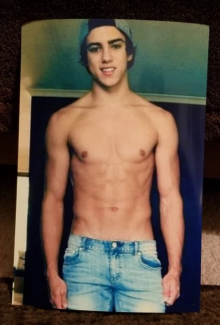 Shirtless Male Muscular Gym Jock Handsome Hunk Beefcake Frat Dude Photo