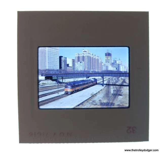 ICG ILLINOIS CENTRAL Gulf EMD E8 Loco #2021 1971 35 mm diapositive ...