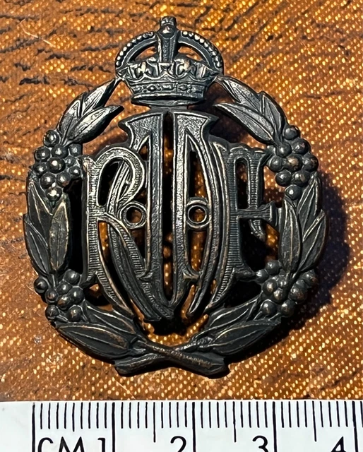 WW2 ORIGINAL NCO'S (RAAF) ROYAL AUSTRALIAN AIR FORCE Hat Cap Badge $27. ...