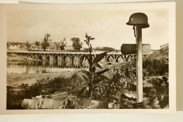 36245 FOTO AK Smolensk Soldaten-Grab Croce Con Casco Am Dnjepr Ponte ...