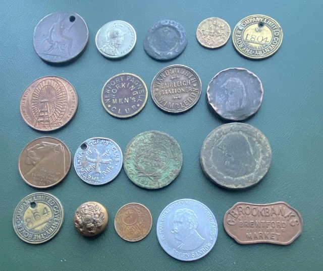 18 MIXED TOKENS & Medals, 19th Century & Later Trade Button Job Lot 712 ...