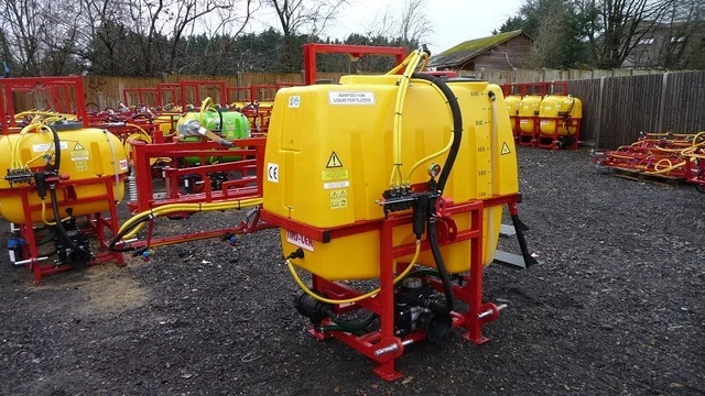 CROP SPRAYER TANK 600L 12m boom tractor mounted sprayer/PTO Shaft INC ...
